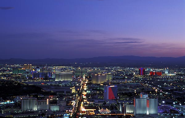 Space Needle [Seattle] Vs Stratospher Tower [Las Vegas] (better ...